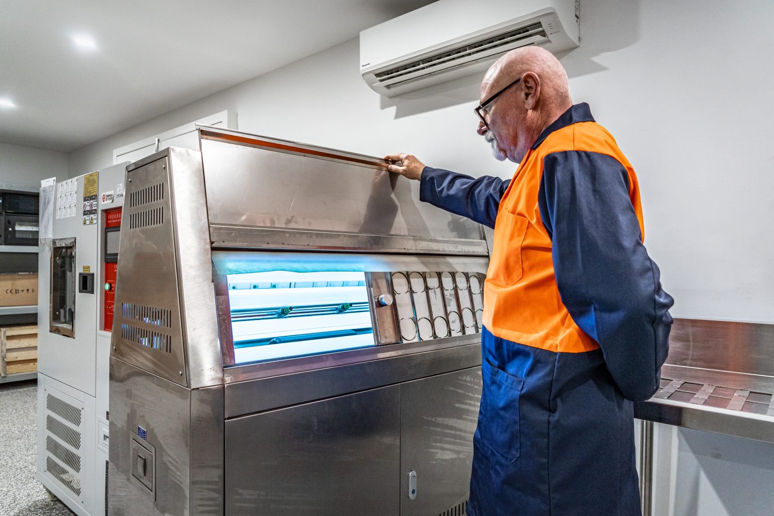 Weathering & UV Exposure Testing Australia | UV Lamp Testing - ITA